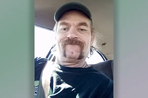 INA THEA KENOYER SUPUESTAMENTE MATÓ A STEVEN EDWARD RILEY JR ...